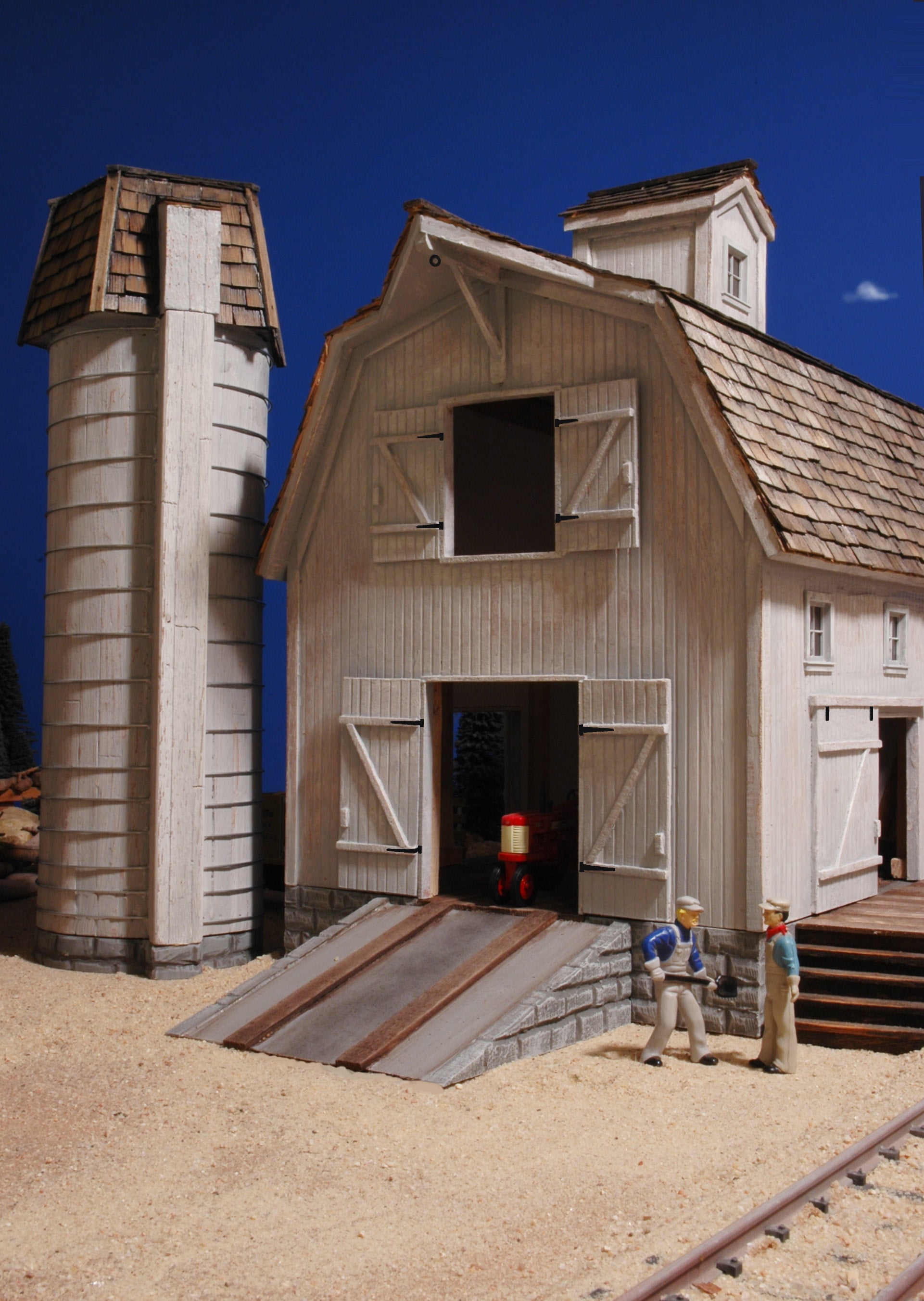 TENWHEELER HOBBIES G SCALE DAIRY BARN GARDEN GAUGE RAILROAD STRUCTURE ...